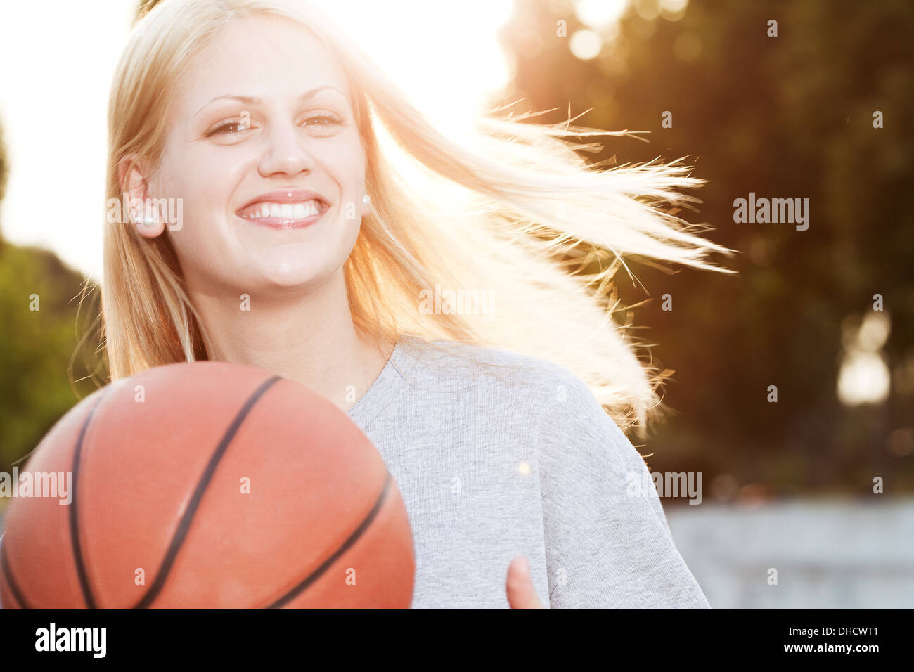 Basketball toss hi-res stock photography and images - Alamy