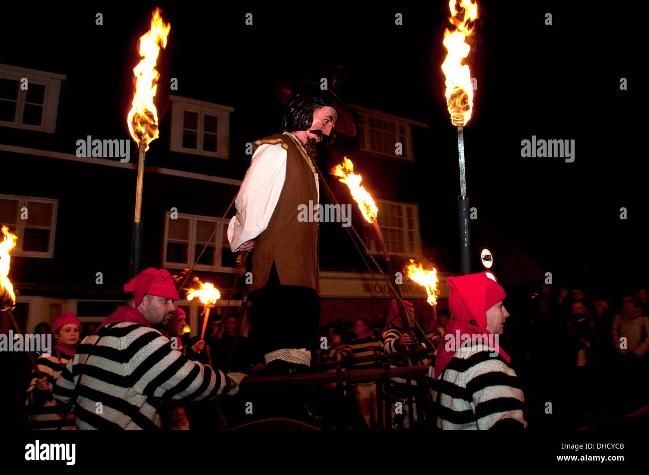 Guy fawkes bonfire hi-res stock photography and images - Alamy