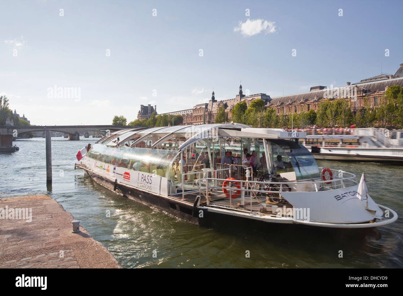 The Paris Batobus in front of the Louvre Museum Stock Photo - Alamy