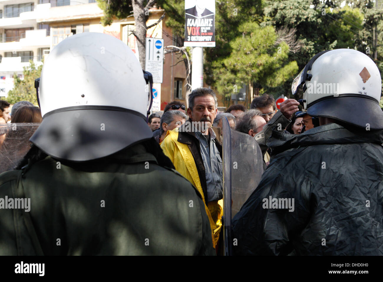 Athens, Greece. 7th Nov, 2013. Greek police blocks the main entrance of ...