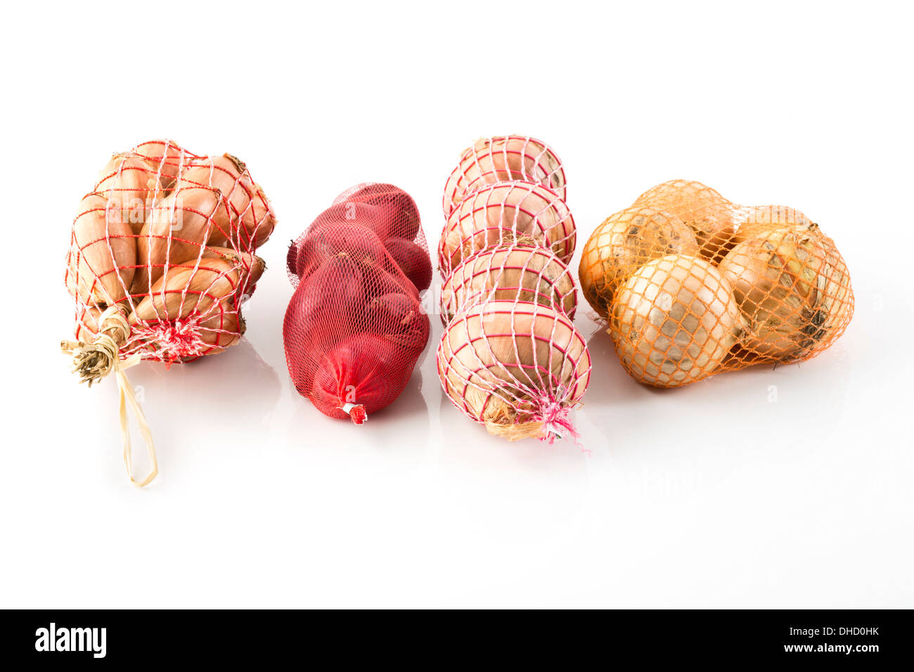 Studio, variety of onions in a net Stock Photo - Alamy