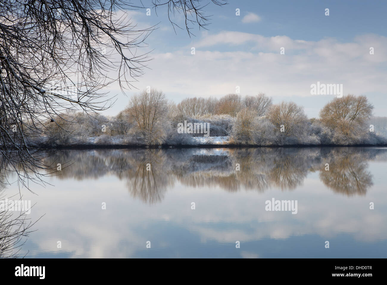 The River Yare at Surlingham on a winter day in the Norfolk Broads ...