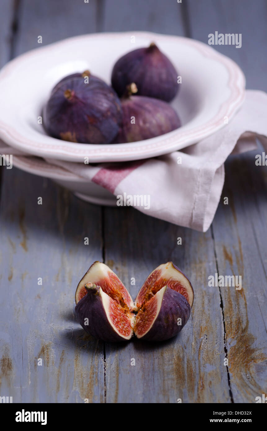 Figs in a bowl Stock Photo - Alamy