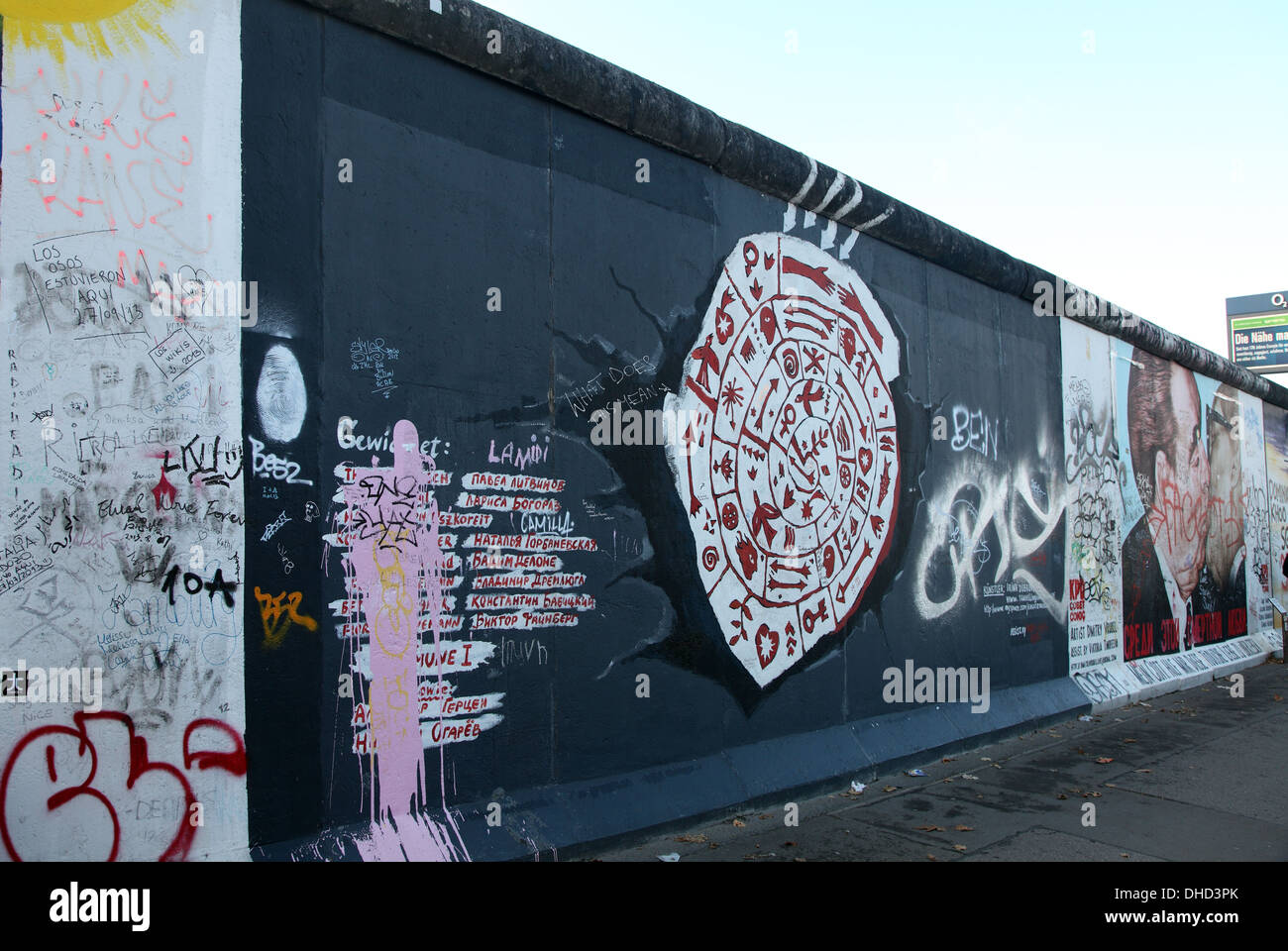 Berlin wall art hi-res stock photography and images - Alamy