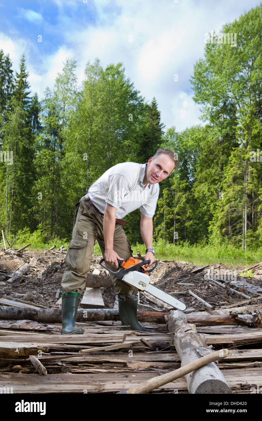 Man saw hi-res stock photography and images - Alamy