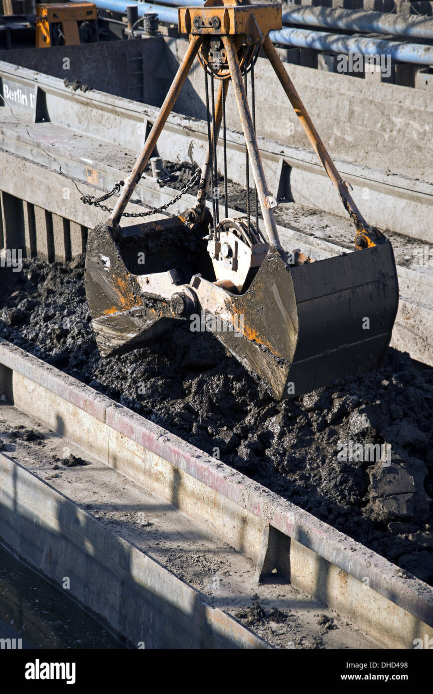 Dredging bucket hi-res stock photography and images - Alamy