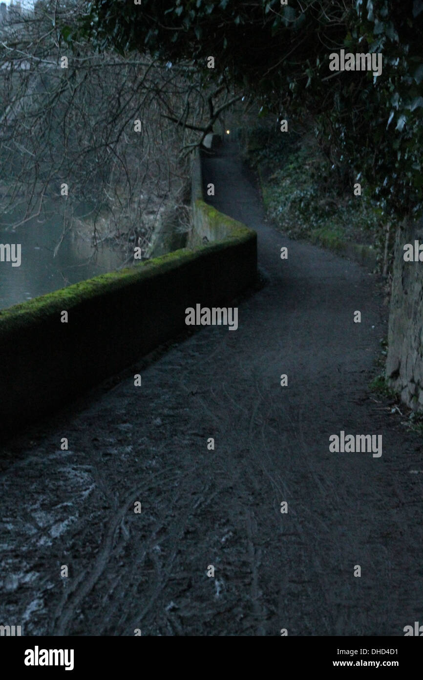 River pathways hi-res stock photography and images - Alamy