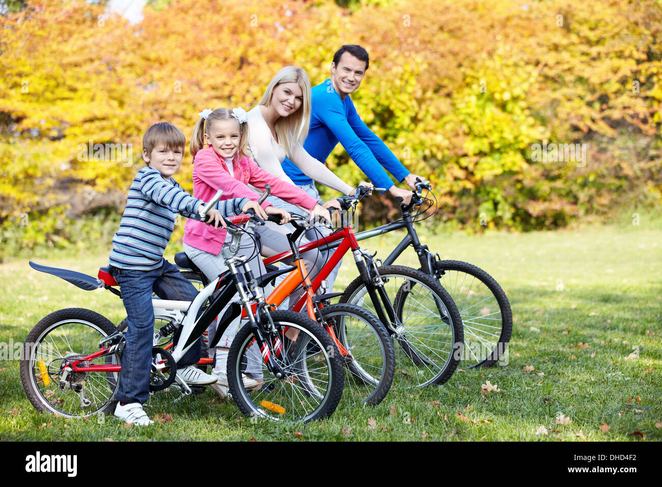Family recreational leisure hi-res stock photography and images - Alamy
