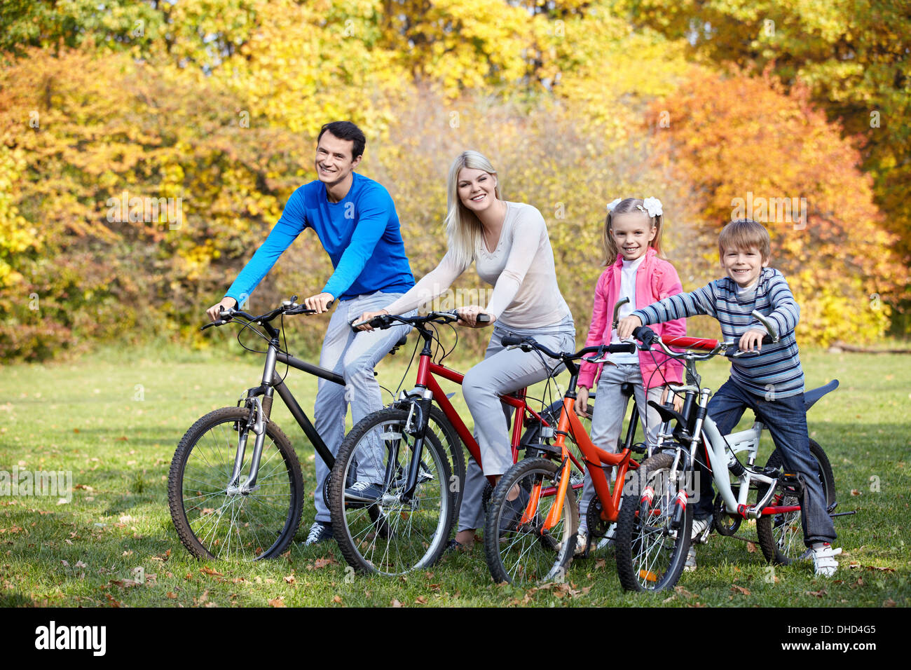 Kids exercising outdoors hi-res stock photography and images - Alamy