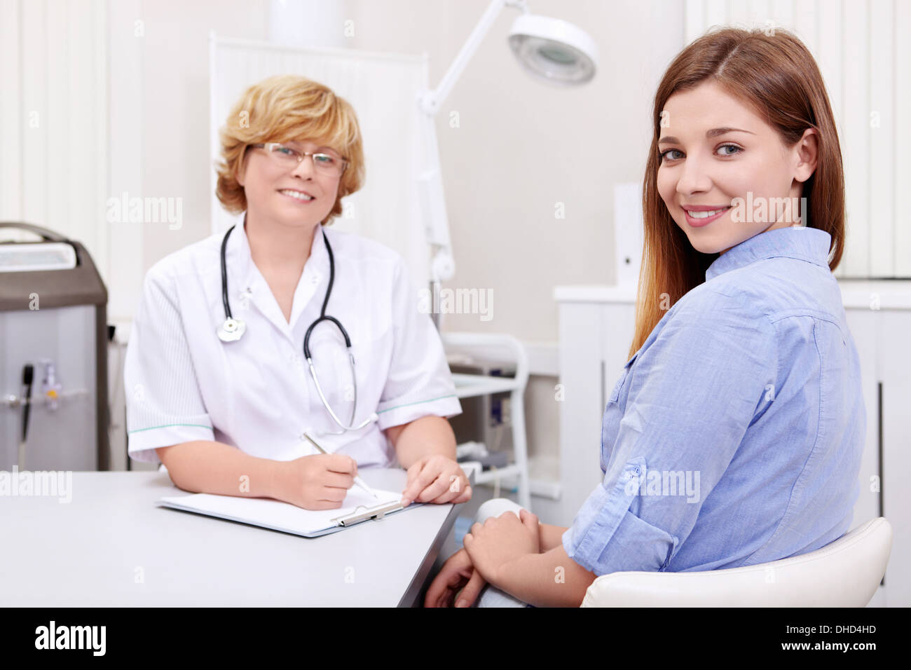 Happy patient uniform hi-res stock photography and images - Alamy