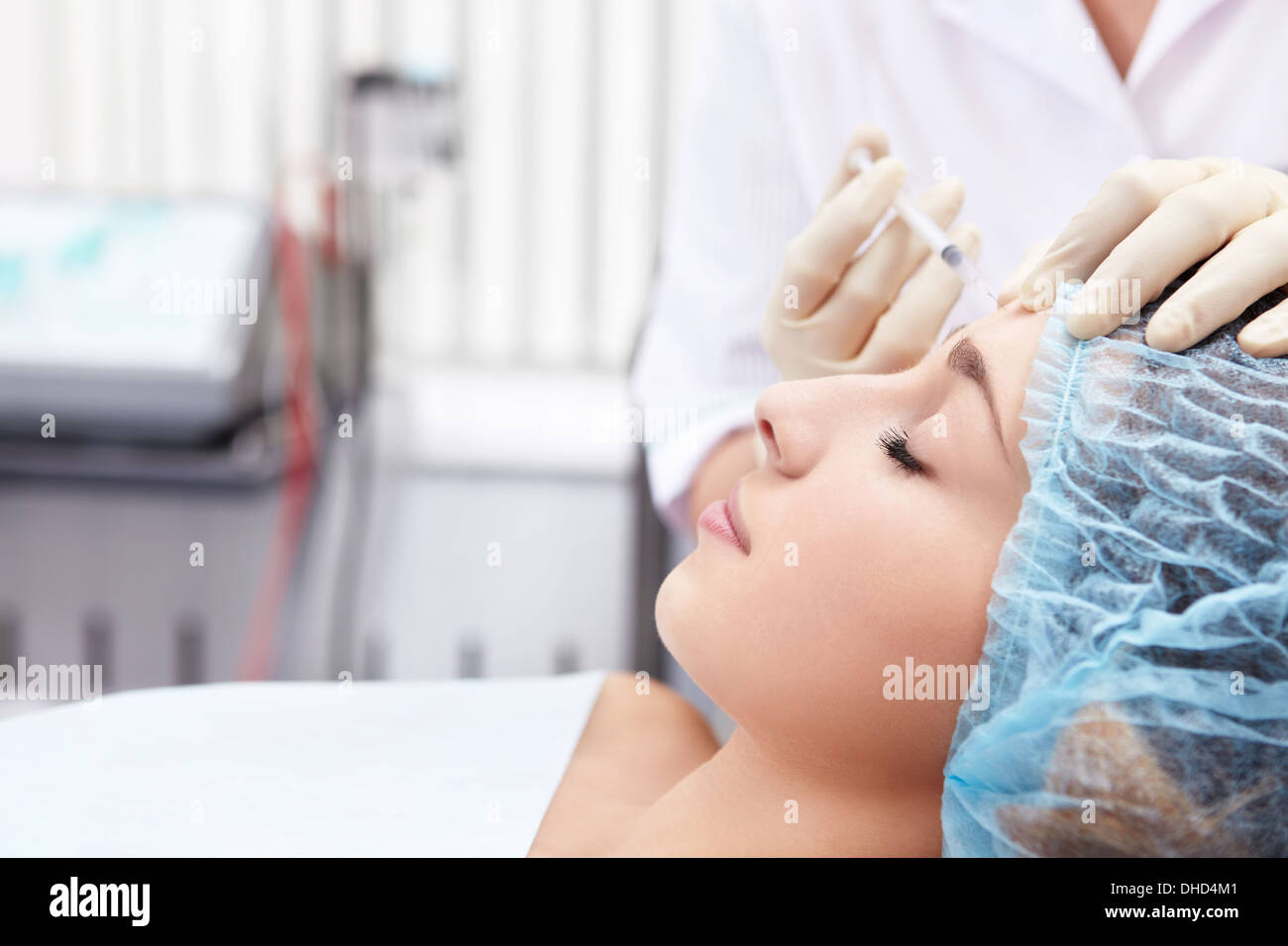 Botox needle hi-res stock photography and images - Alamy