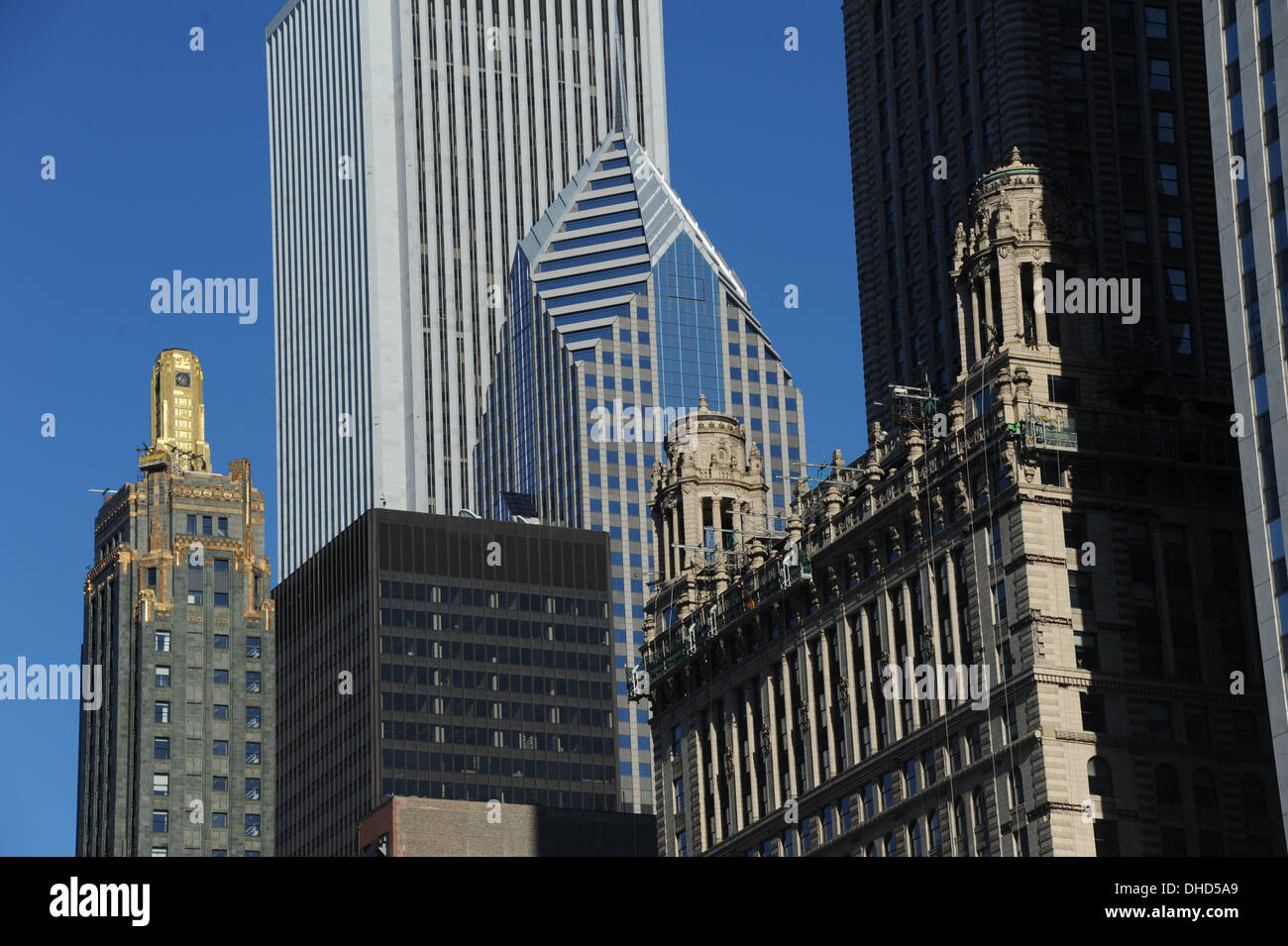 Chicago blue sky hi-res stock photography and images - Alamy