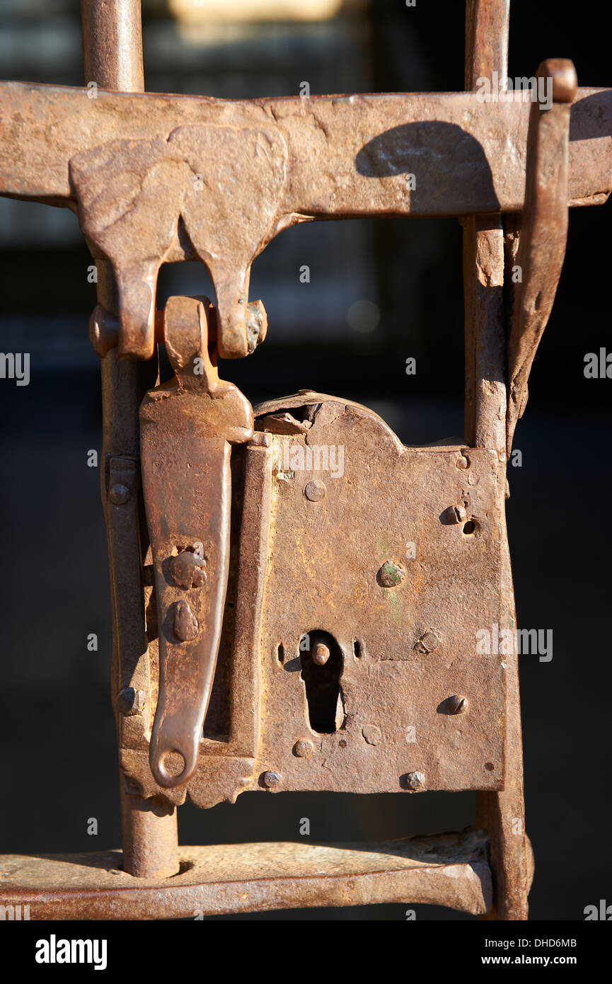 Medieval lock and key hi-res stock photography and images - Alamy