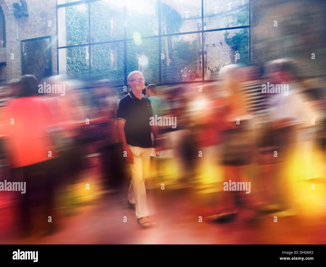 Crowd moving around each other hi-res stock photography and images - Alamy