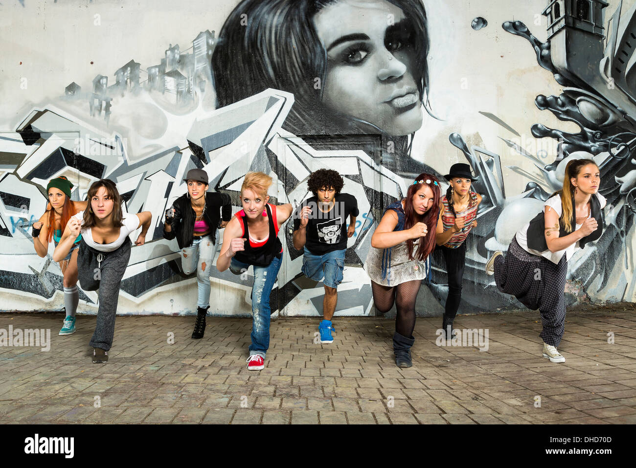 Germany, Stuttgart, Hall of Fame, Group of Hip Hop dancers at airbrush ...