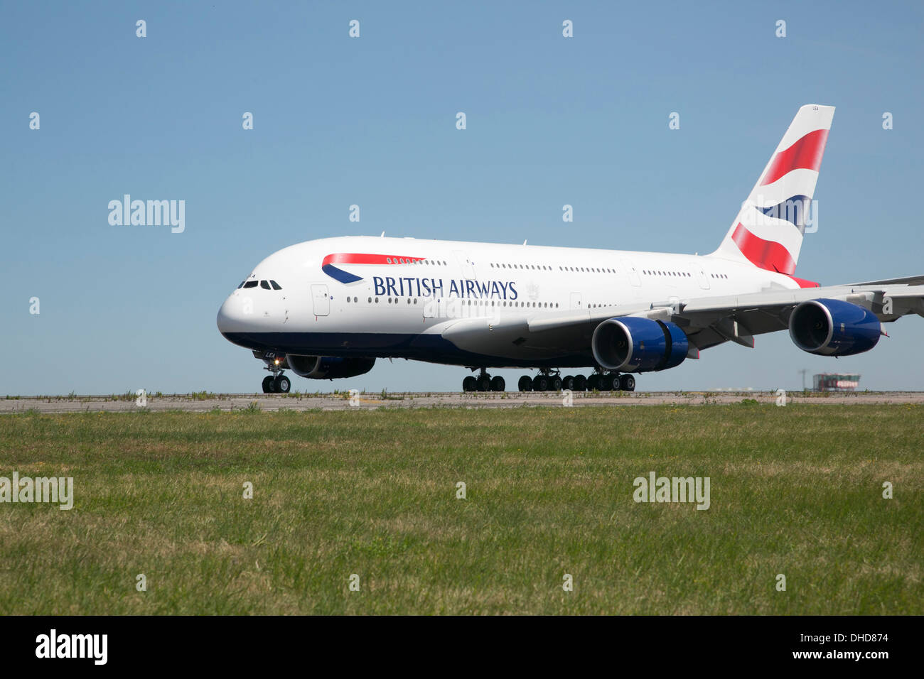 Airbus a380 wheels landing gear hi-res stock photography and images - Alamy