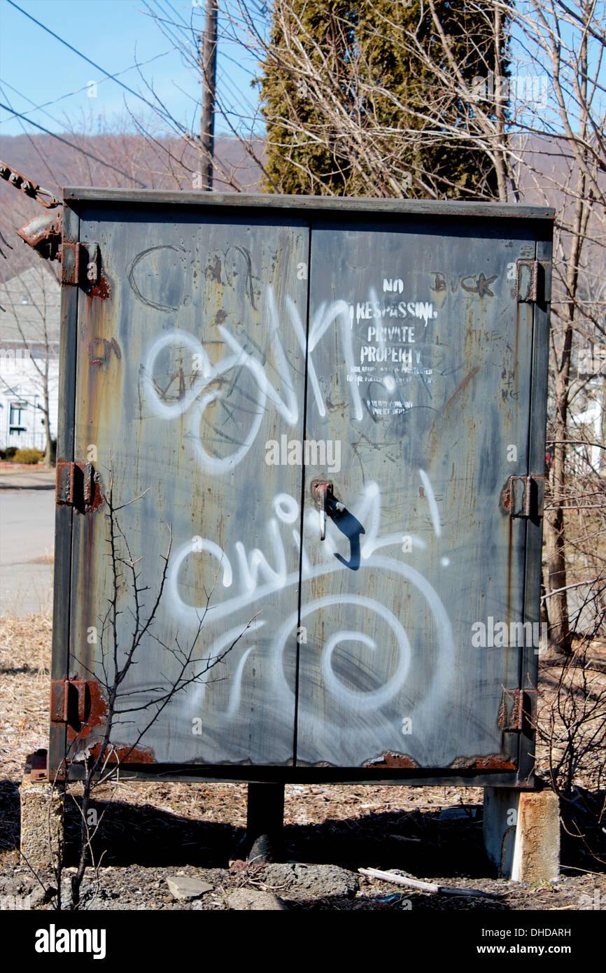 Graffiti on outside electrical box hi-res stock photography and images ...