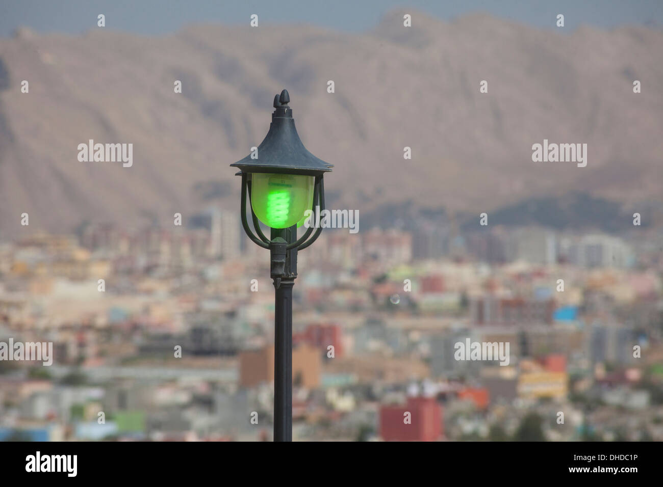 Green old lamppost hi-res stock photography and images - Alamy