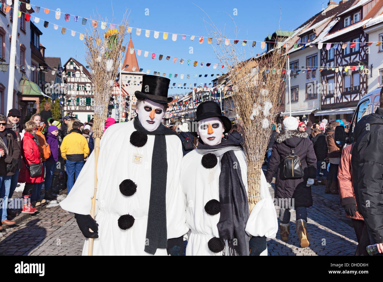Couple in snowman costumes, Swabian Alemannic Carnival, Gengenbach ...