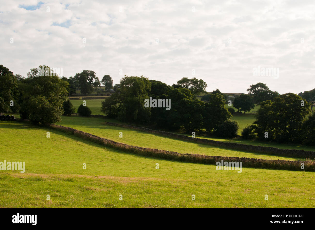 Green fields of england hi-res stock photography and images - Alamy