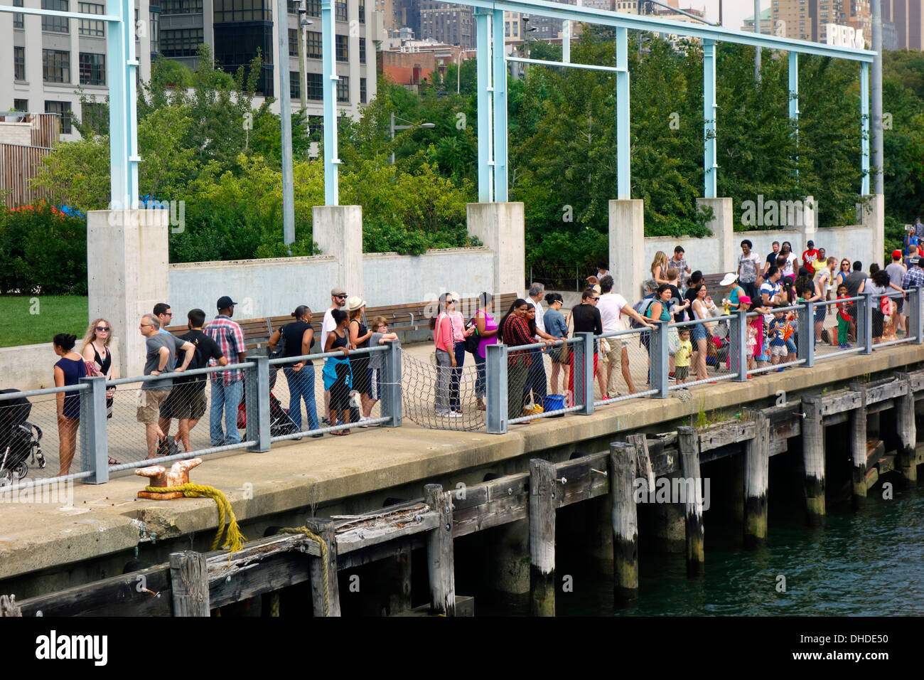 Children waiting line hi-res stock photography and images - Alamy