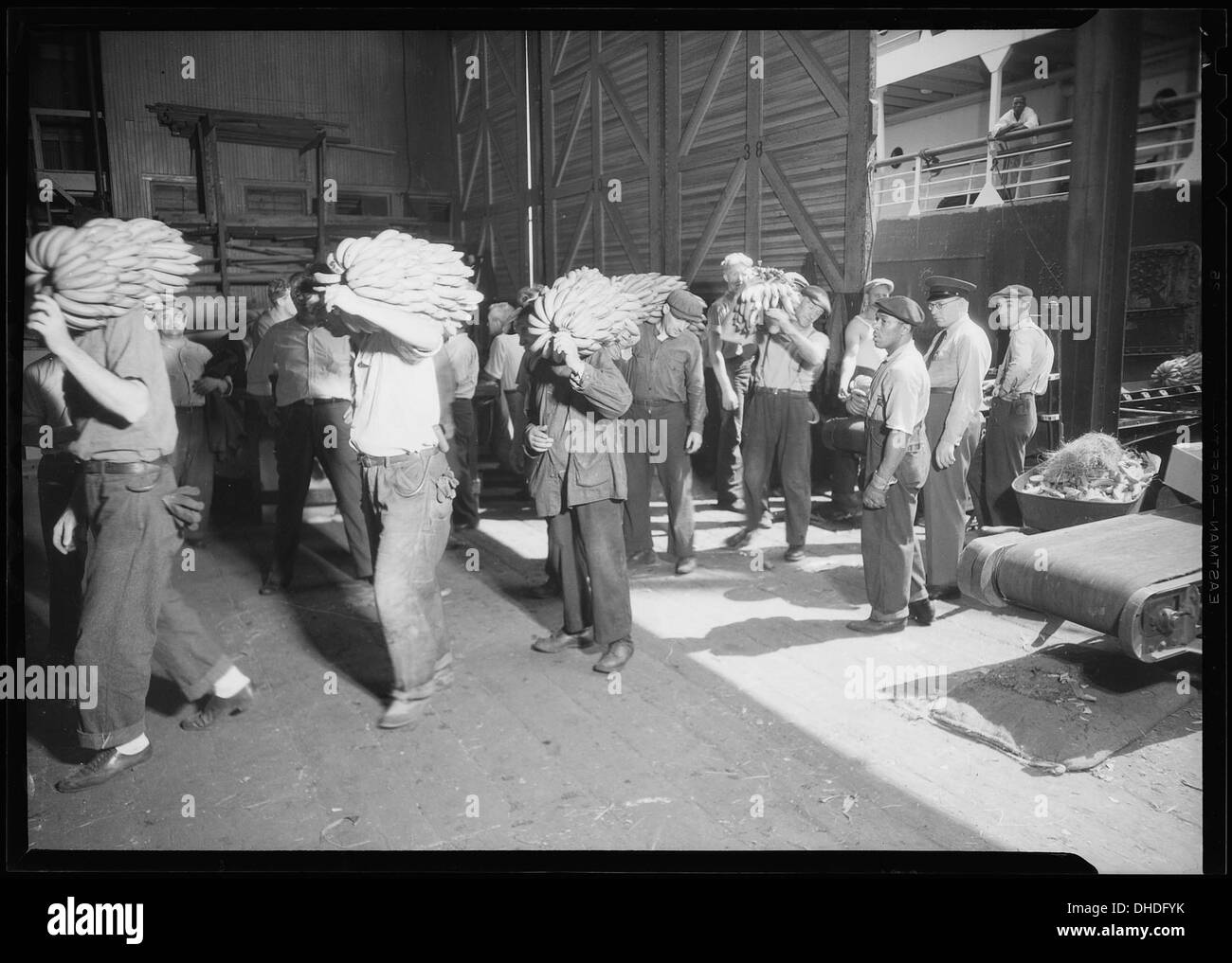 Historical longshoremen hi-res stock photography and images - Alamy