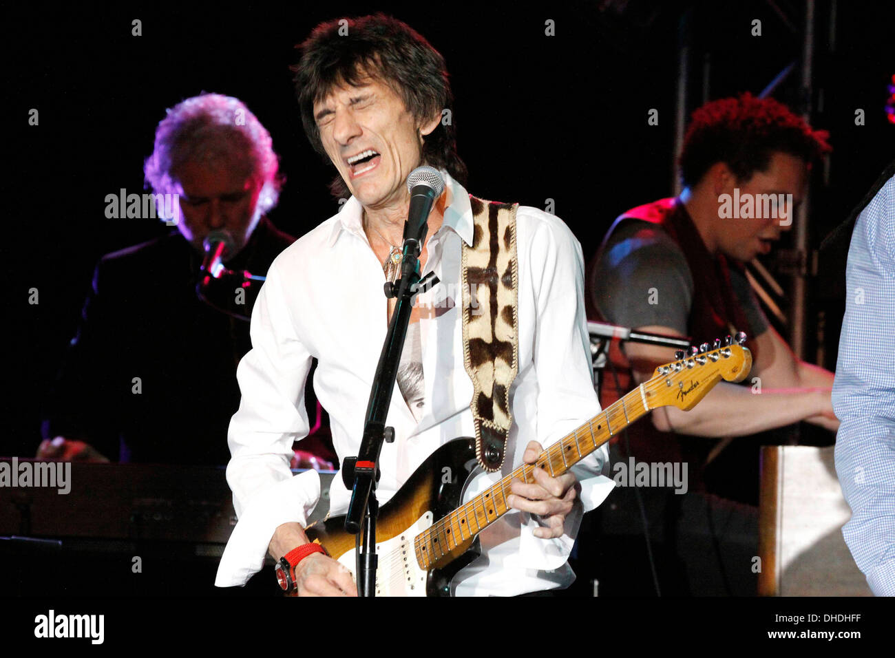 Ronnie Wood performing at Golden Nugget Casi New Jersey - 21.04.12 ...