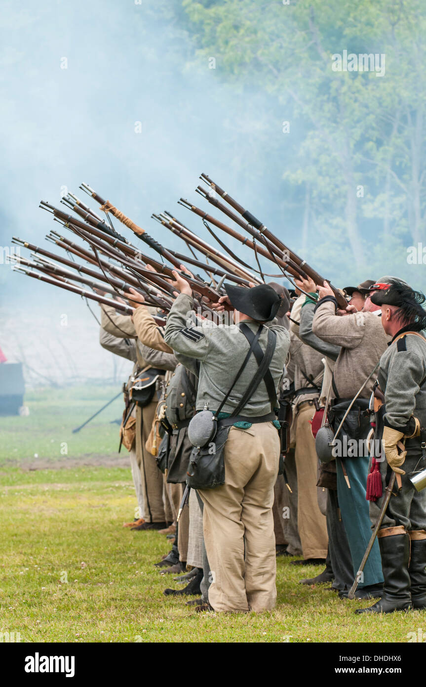Confederate soldiers guns hi-res stock photography and images - Alamy