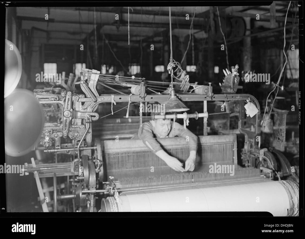 Paterson, New Jersey - Textiles. Weaver tying broken ends of warp ...