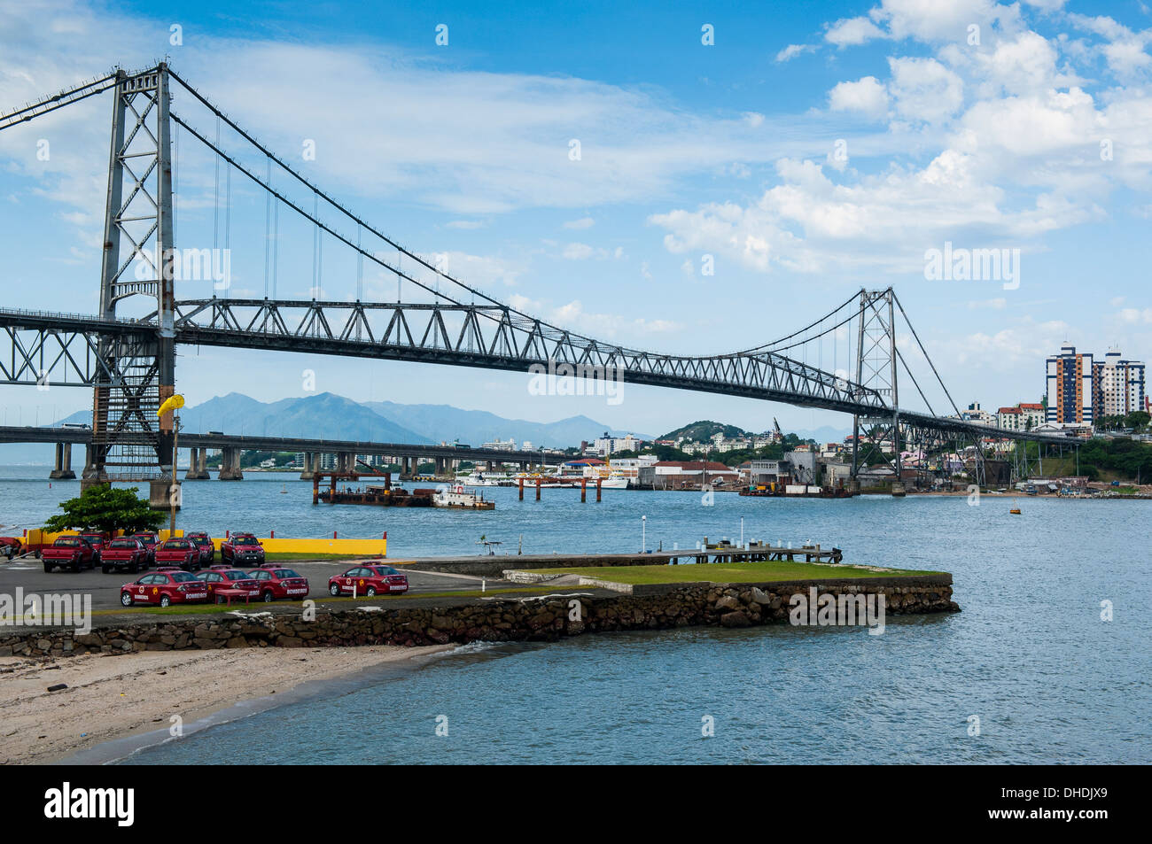 Bridge linking Florianopolis on Ilha Catarina (Santa Catarina Island ...