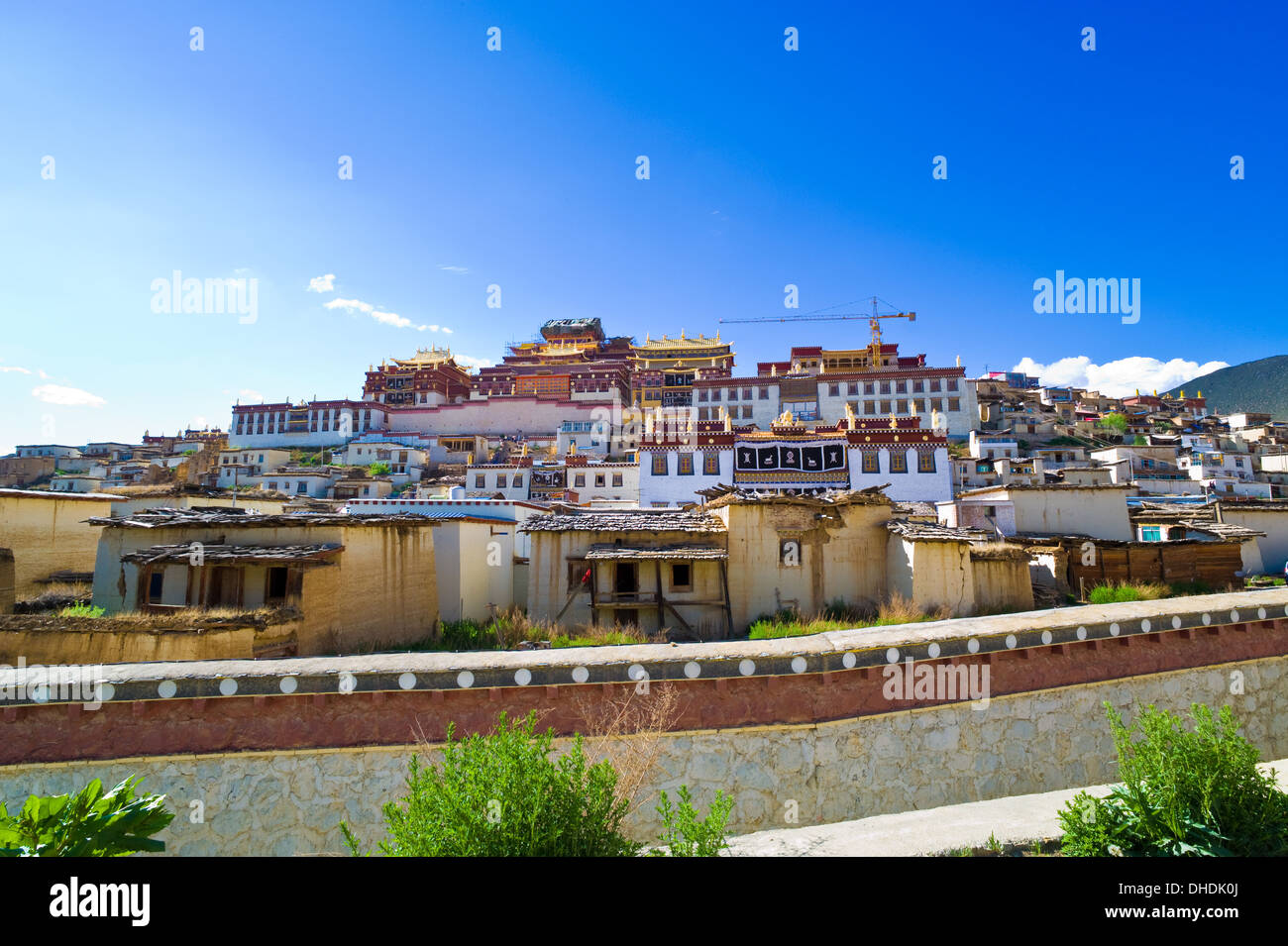 Songzanlin Monastery, the largest Tibetan monastery at Shangri-la ...