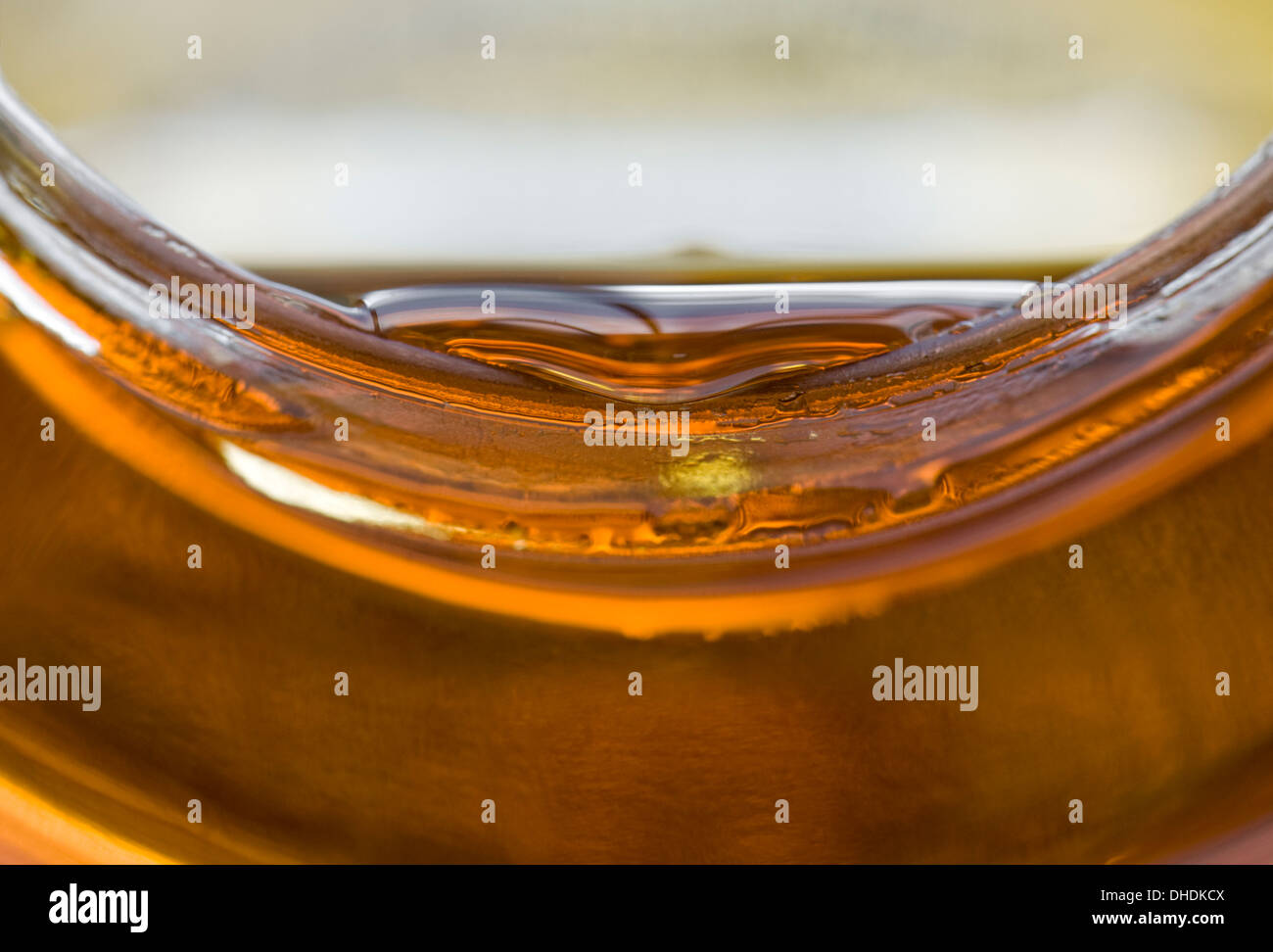 Pouring out golden syrup from jar Stock Photo - Alamy