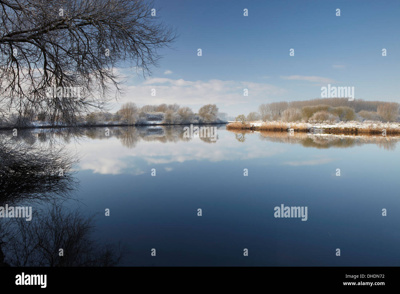 A winter scene in the Norfolk Broads beside the River Yare at ...