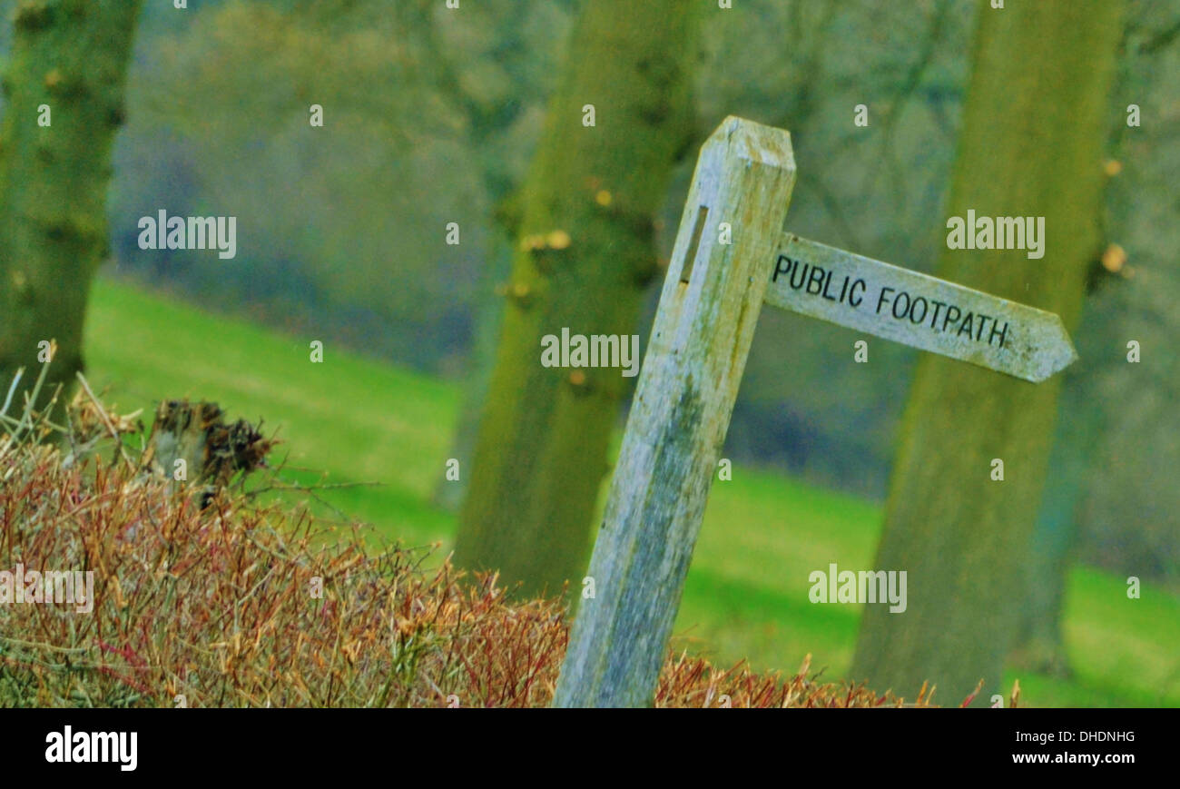Public footpath sign in english hi-res stock photography and images - Alamy