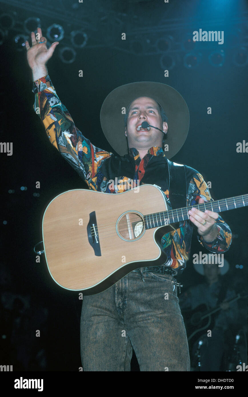 Garth brooks photo hi-res stock photography and images - Alamy