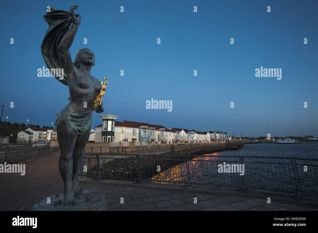 Spirit Of South Shields Statue At Sunset Along The River Tyne; South ...
