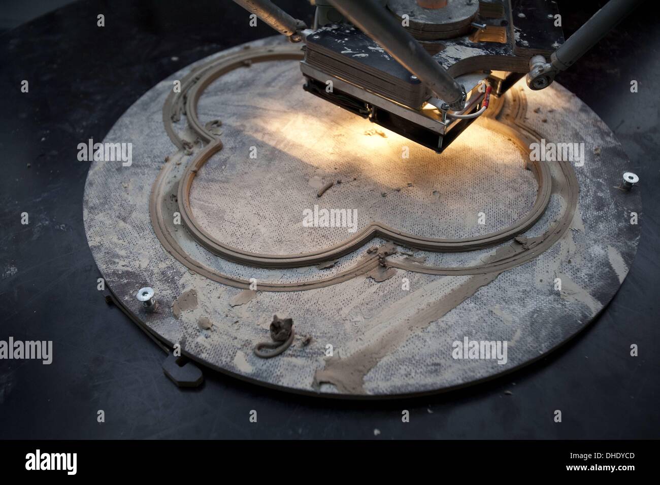 London, UK. 7th Nov, 2013. 3D clay printer by Wasp company at the 3D ...