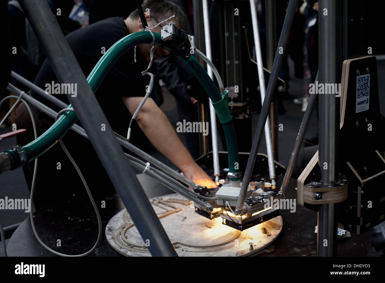 London, UK. 7th Nov, 2013. 3D clay printer by Wasp company at the 3D ...