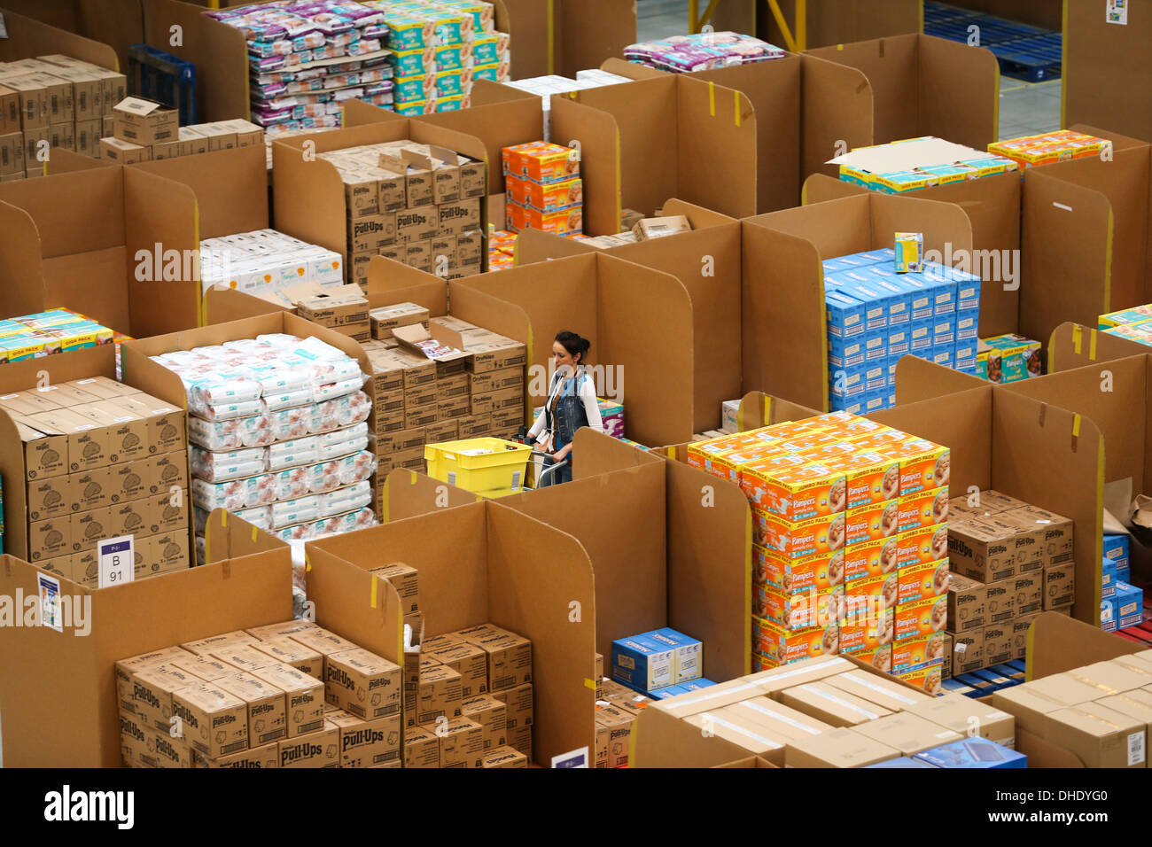 Amazon Fulfilment Centre Warehouse In High Resolution Stock Photography ...