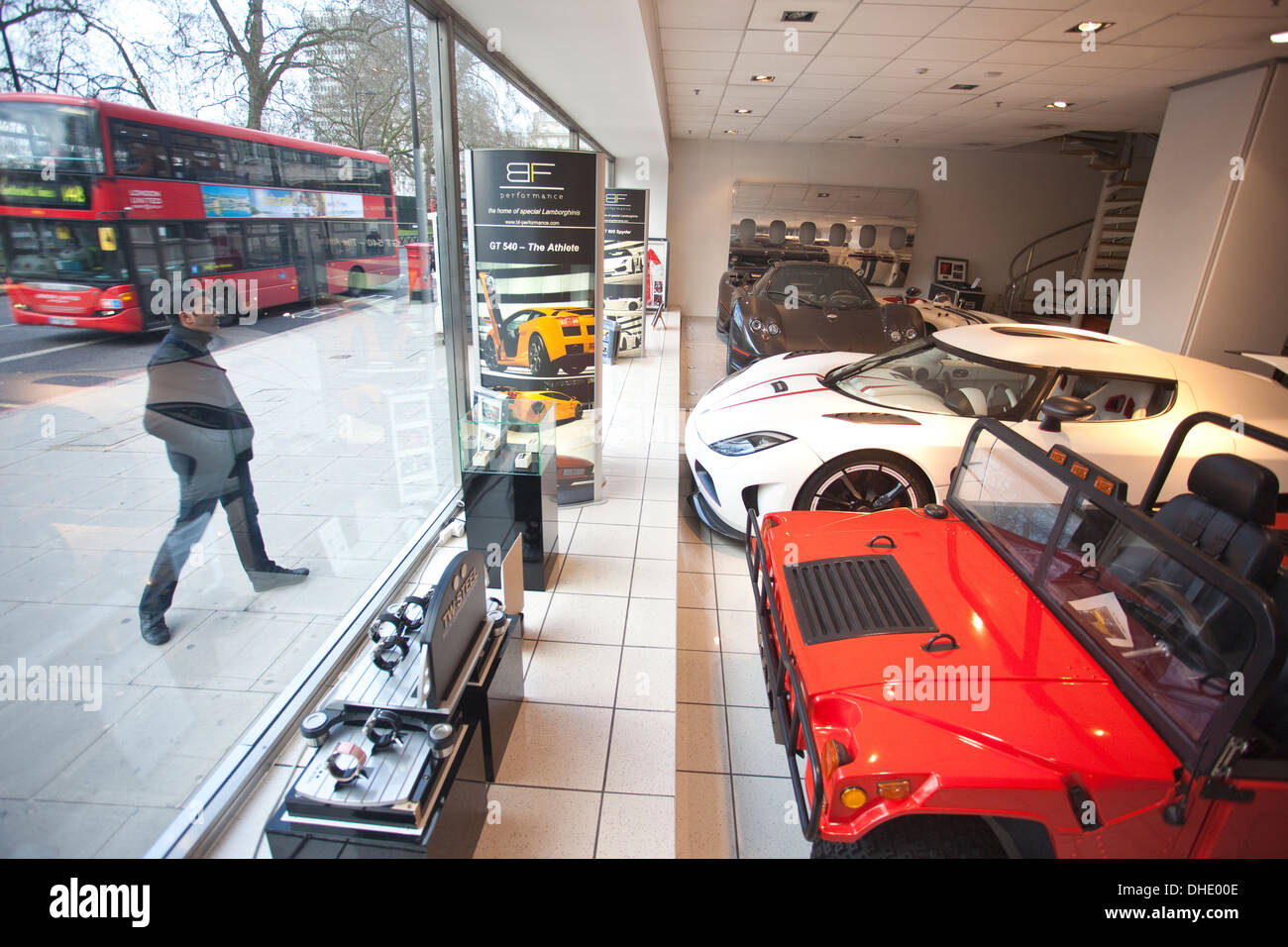 Sports car show room hi-res stock photography and images - Alamy