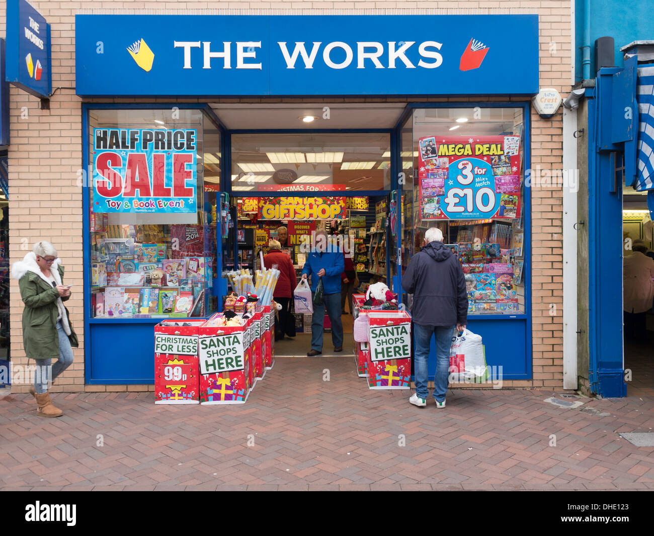 Poor quality goods hi-res stock photography and images - Alamy