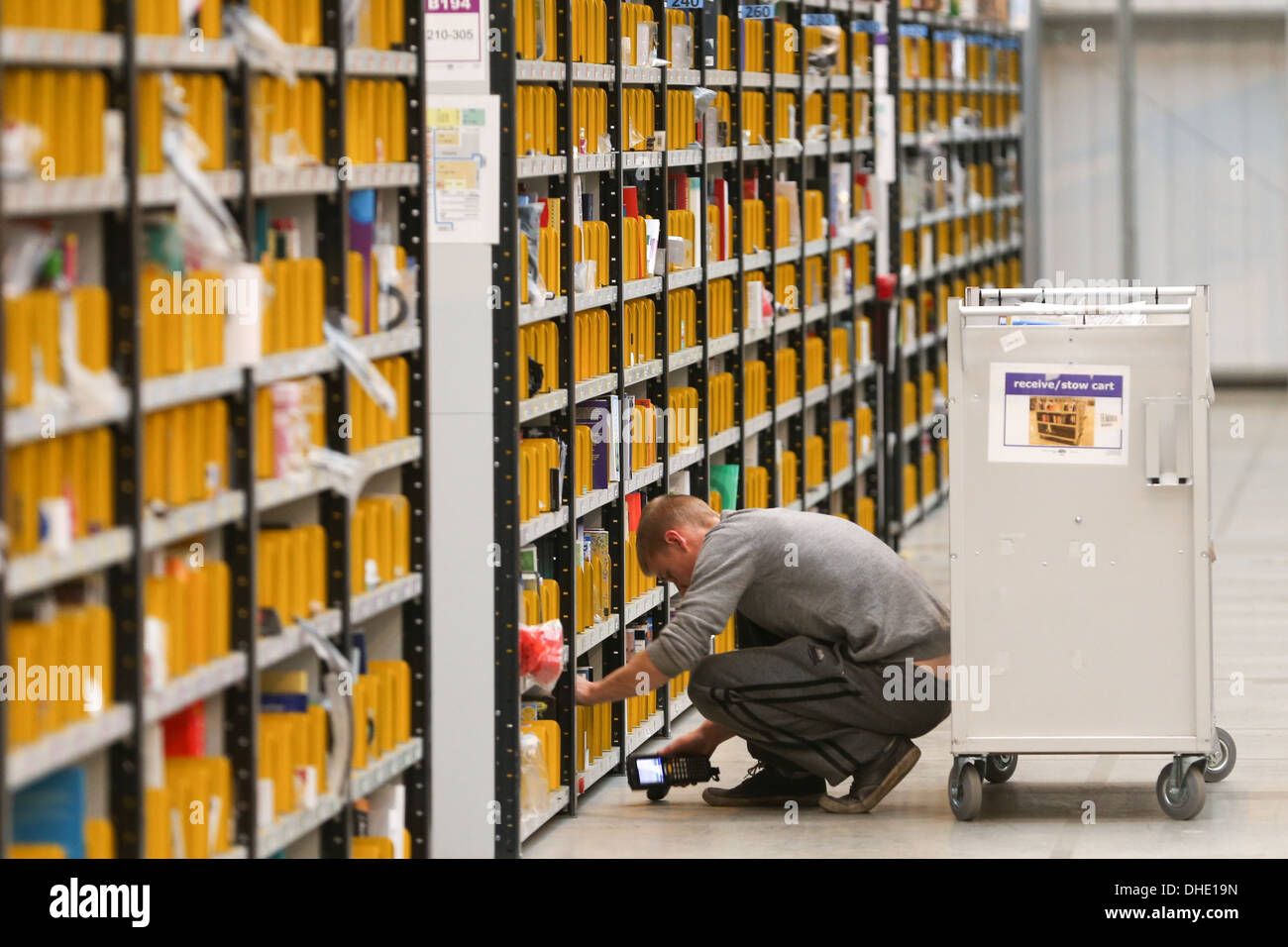 Amazon Fulfilment Centre Warehouse In High Resolution Stock Photography ...