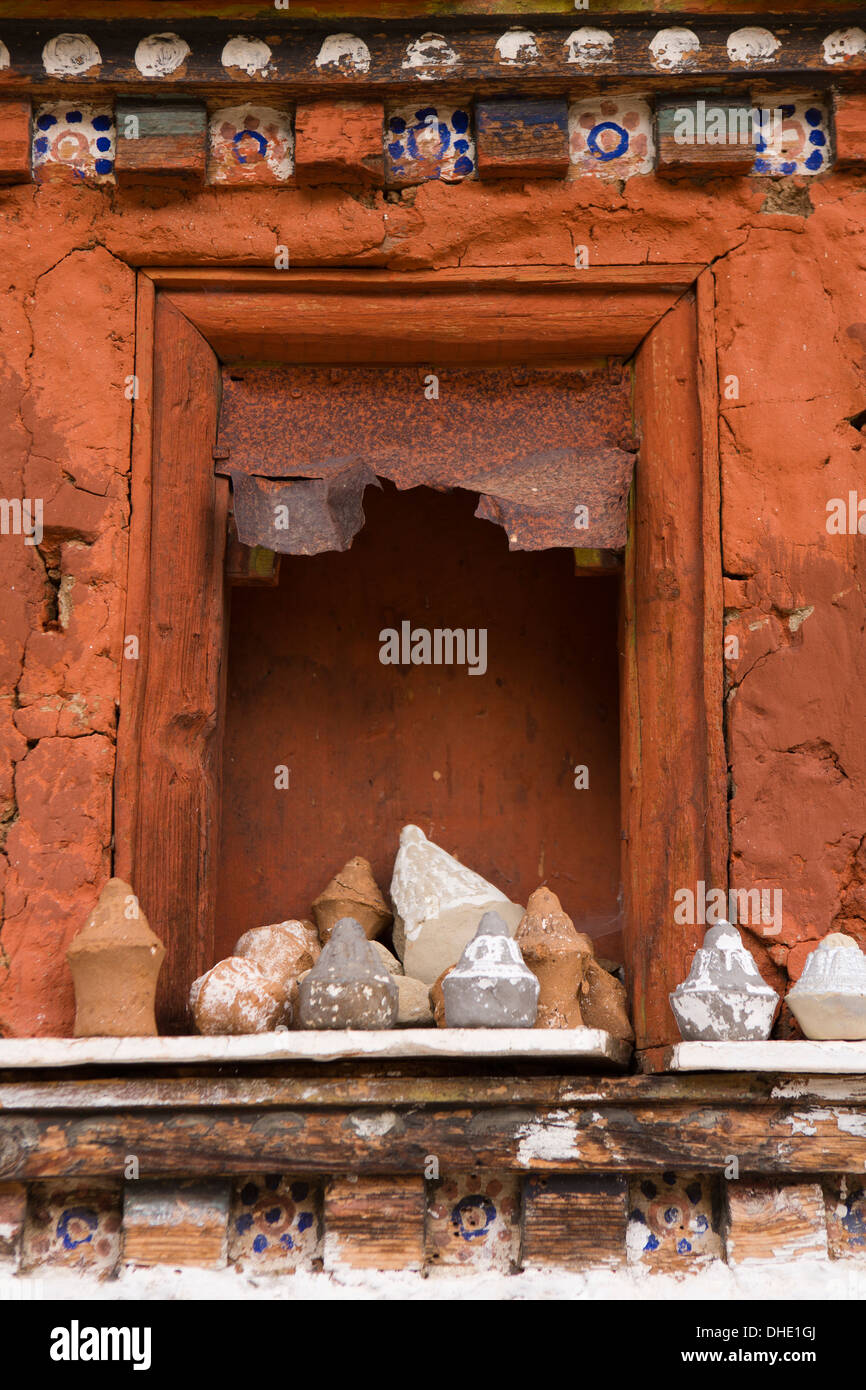 Buddhist offerings hi-res stock photography and images - Alamy