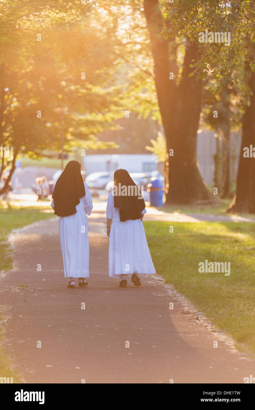 Two roman catholic nuns in hi-res stock photography and images - Alamy
