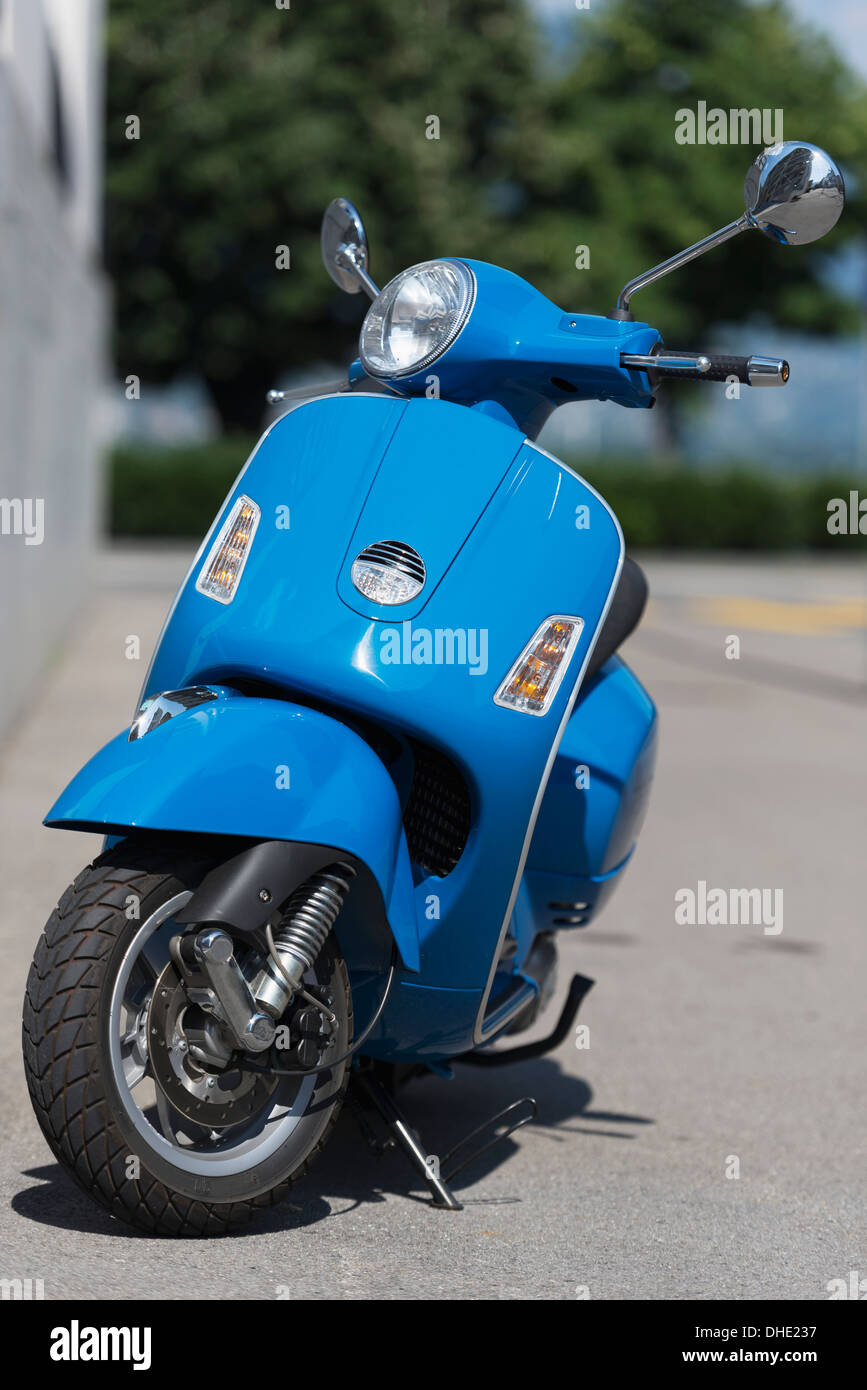 Blue motorcycle hi-res stock photography and images - Alamy