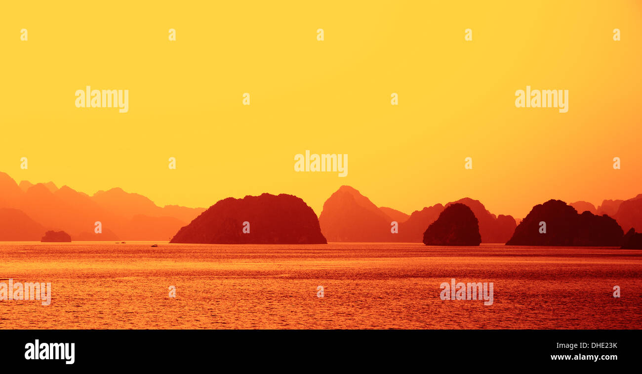 Vietnam travel ha long bay hi-res stock photography and images - Alamy