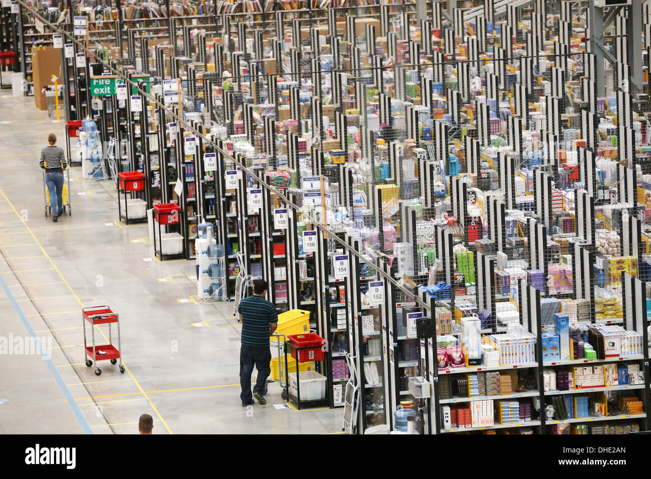 Amazon fulfilment centre hi-res stock photography and images - Alamy