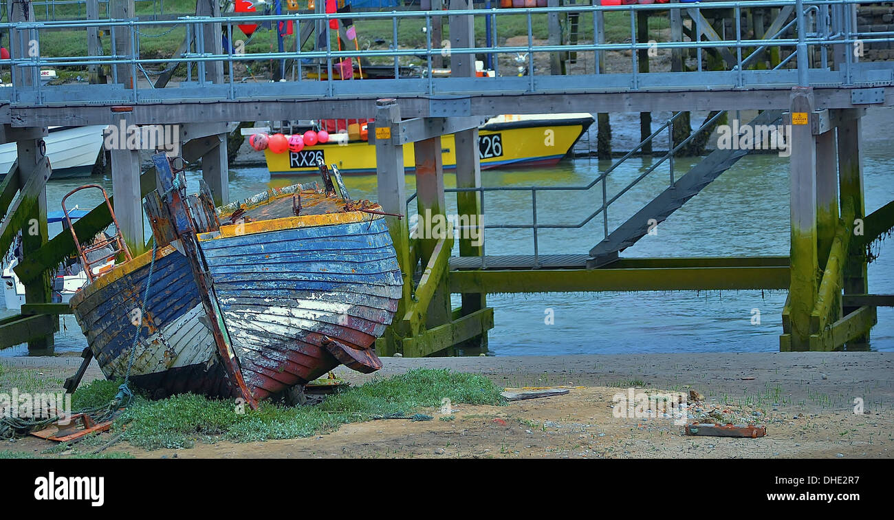 Low tide in Portishead, with boat stranded up beach Stock Photo - Alamy