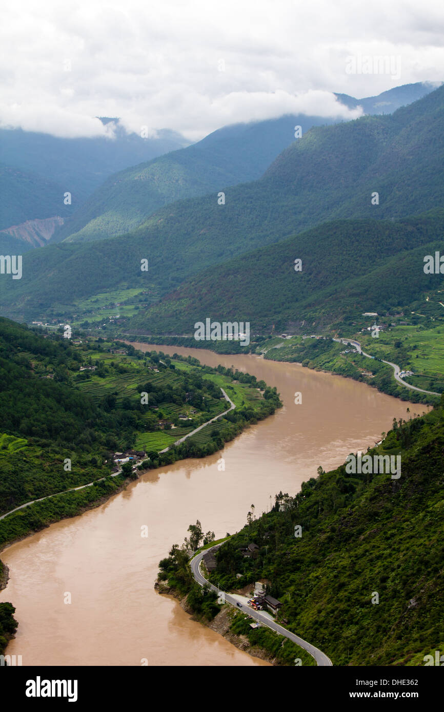 Trekking Tiger Leaping Gorge High Resolution Stock Photography and ...