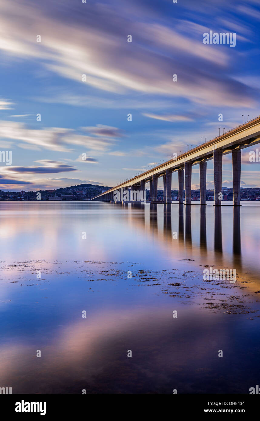 City of dundee skyline hi-res stock photography and images - Alamy